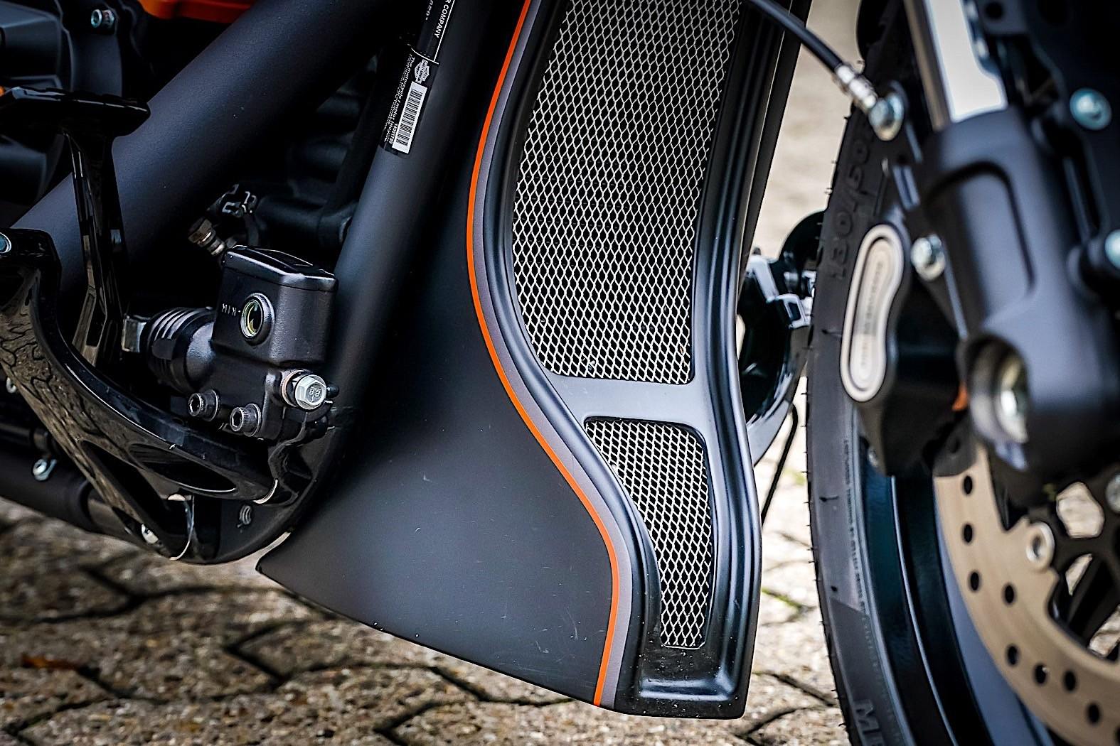 Black Rebel ” custom by Thunderbike - Adrenaline Culture of Speed