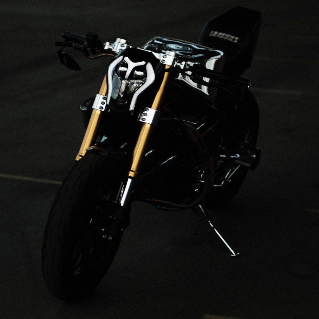 Incredible Suzuki custom with harris magnum frame - Adrenaline Culture ...