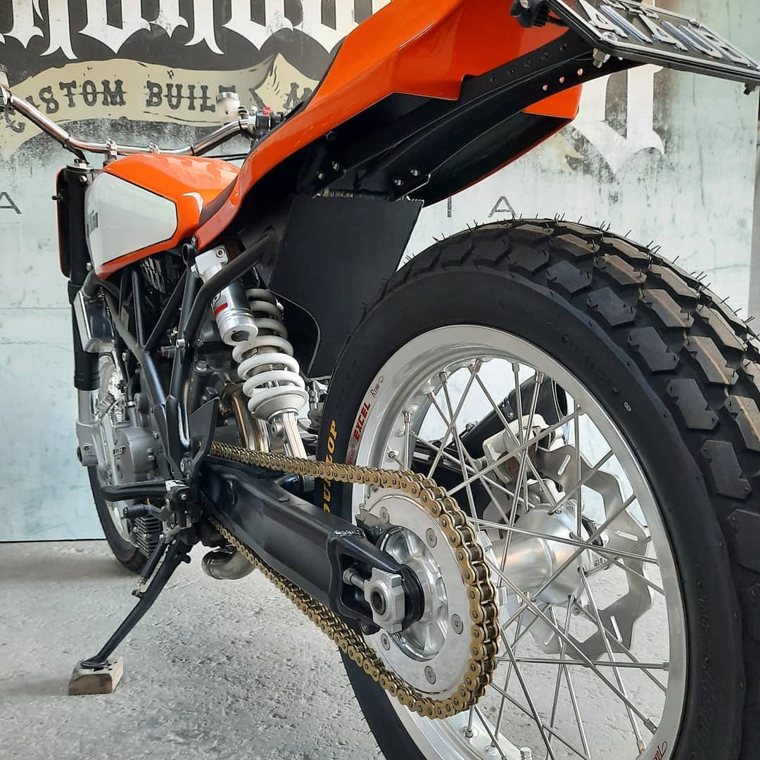 The rad KTM 990 Superduke custom flat tracker - Adrenaline Culture of Speed