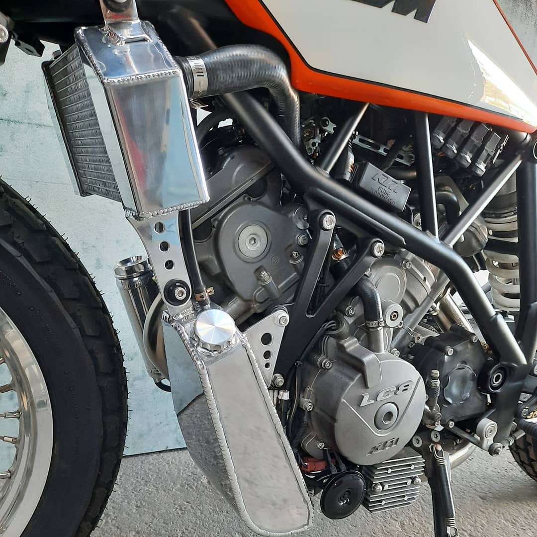 The rad KTM 990 Superduke custom flat tracker - Adrenaline Culture of Speed