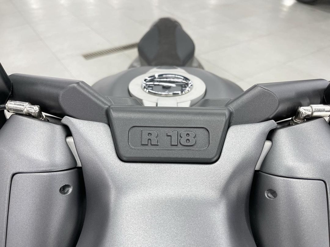 Ziller Garage: Exclusive look at the custom BMW R18 - Adrenaline ...