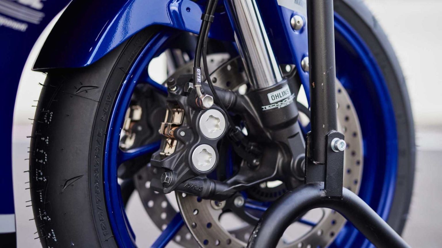 Subtle Yamaha GYTR R7 bolt-on kit by Yamaha Racing - Adrenaline Culture ...