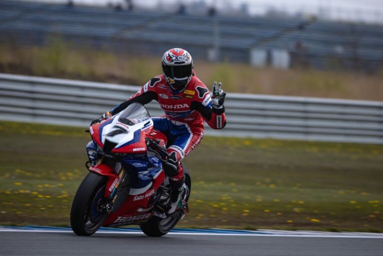 WSBK Team Honda HRC sets the pace at Assen.WSBK Team Honda H