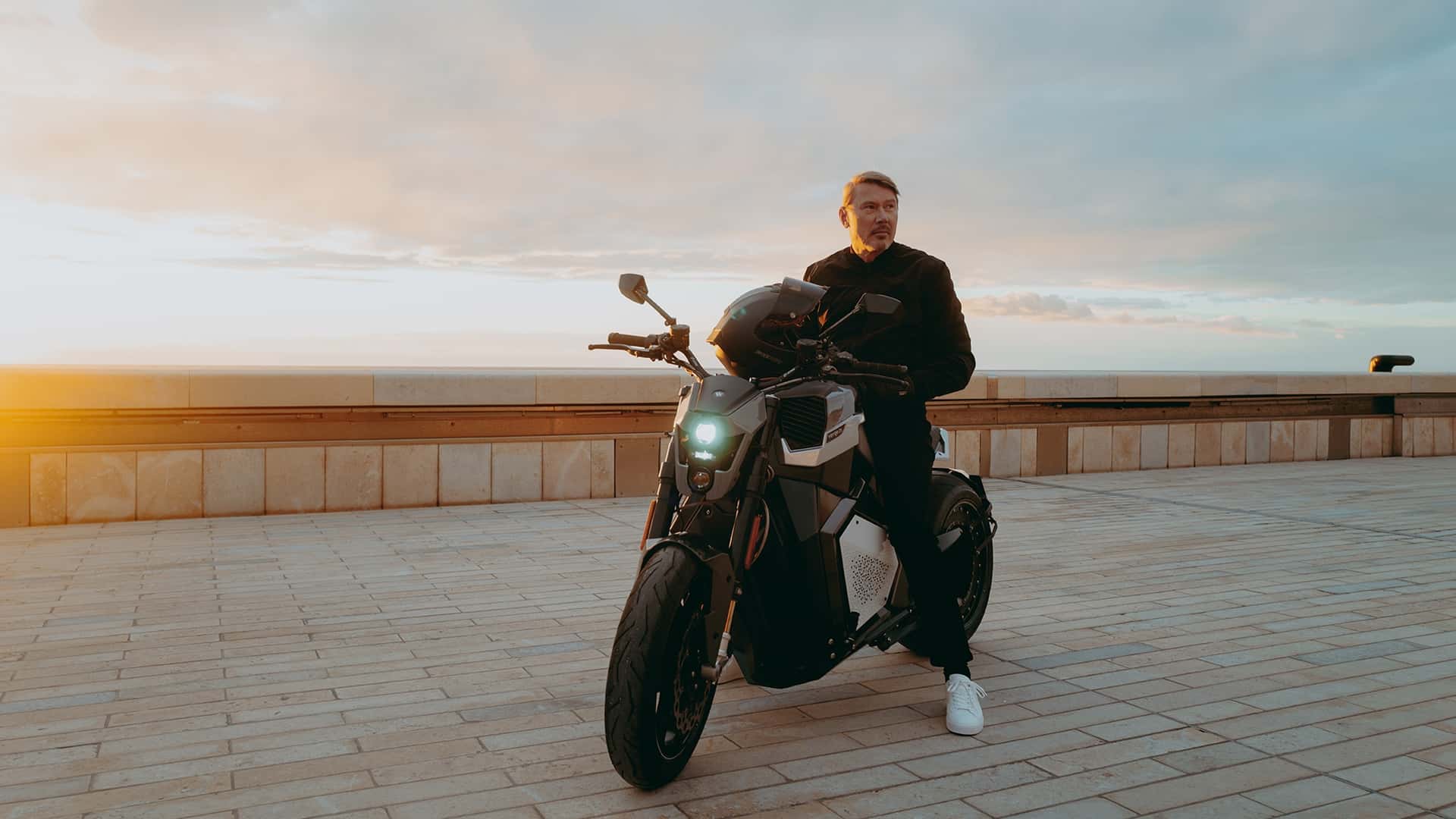 Here is limited edition Verge Mika Hakkinen Signature.Here i