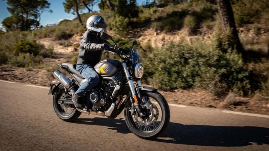 Take a look at Voge's neo-retro 525 ACX Scambler .Take a loo