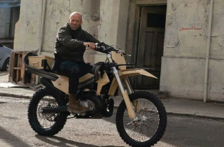 Jason Statham's New Weapon in Expendables 4 Is a Force to B