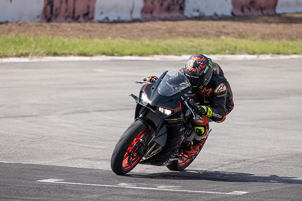 How does the new Kove 450RR fare against Ninja 4XRR?.How doe