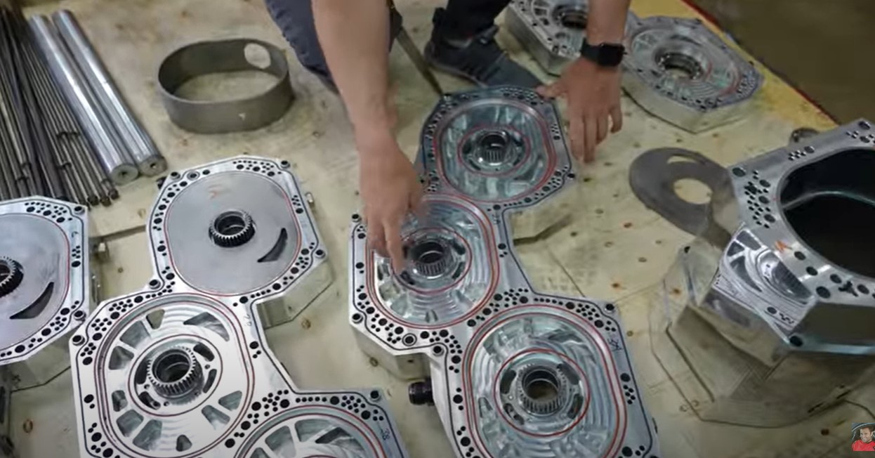 The World's Only 12-Rotor Engine: A Unique and Powerful Mach