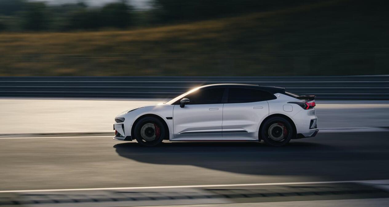 Zeekr 001 FR: Electric Supercar with 1,300 Horsepower and 2.02 Second 0 ...