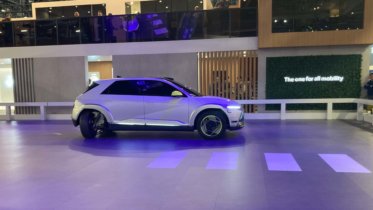 How Electric Cars Learned to Walk Like Crabs at CES 2023? - Adrenaline ...