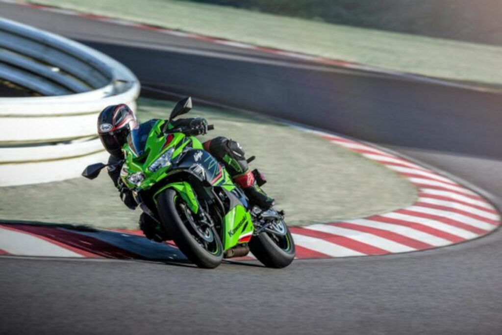 The Ultimate Showdown: New Kawasaki Ninja ZX-4RR vs. Ninja ZX-4R - Adrenaline Culture of Speed