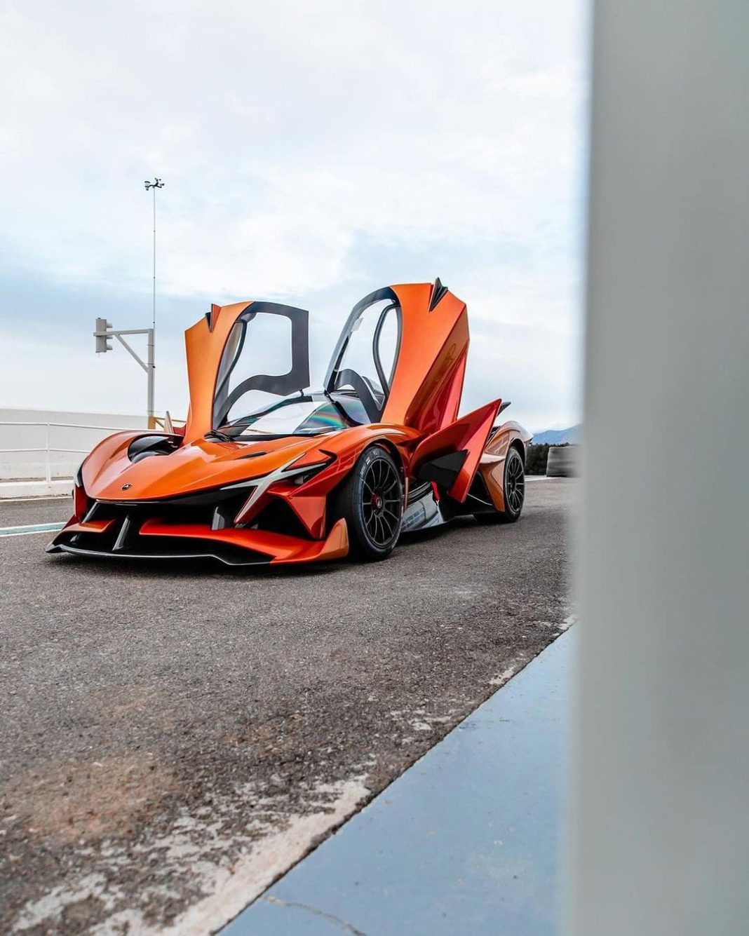 The New Apollo Evo: Unveiling the Carbon Dragon of Hypercars ...