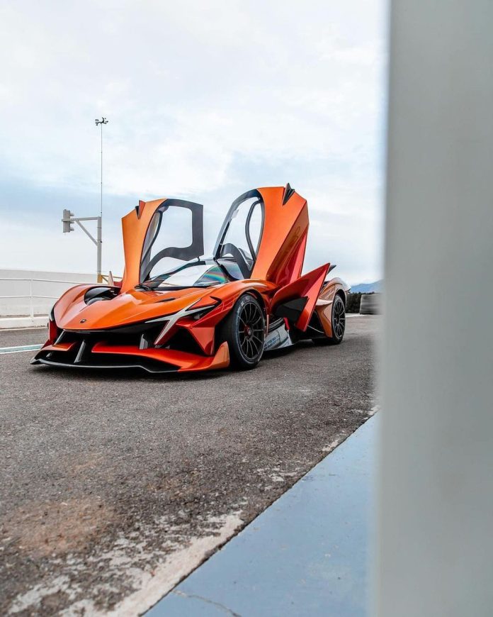 The New Apollo Evo: Unveiling the Carbon Dragon of Hypercars ...